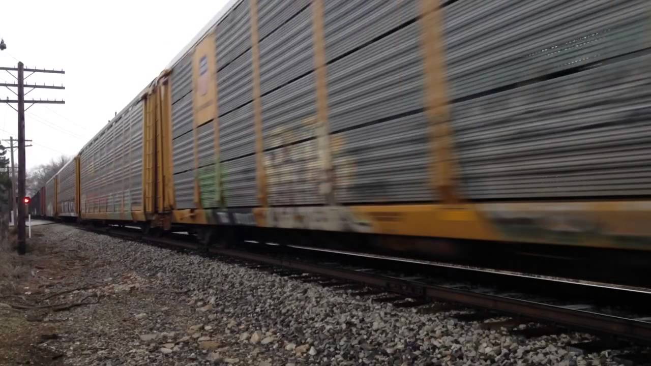 EMD SD40-2 CSX #8199 & GE C40-8W CSX #7510 in charge of Q226-24 - YouTube