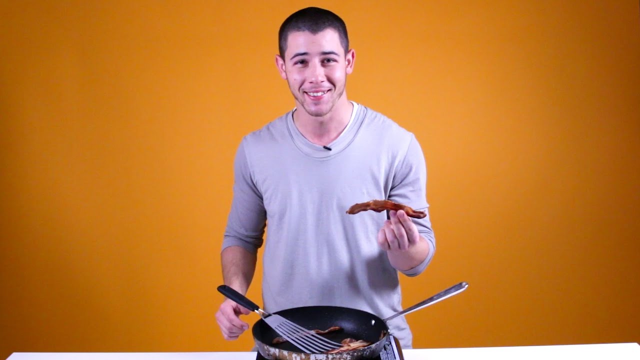 Nick Jonas Surprises BuzzFeed With Bacon - YouTube