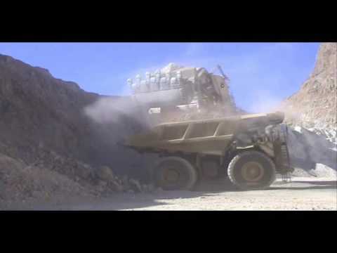 Liebherr R996 - YouTube