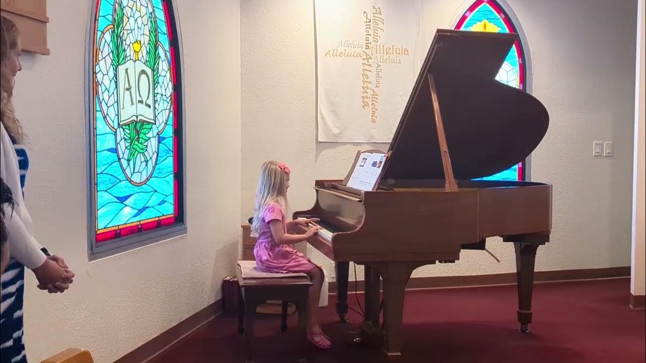 Layla's first piano recital! - YouTube