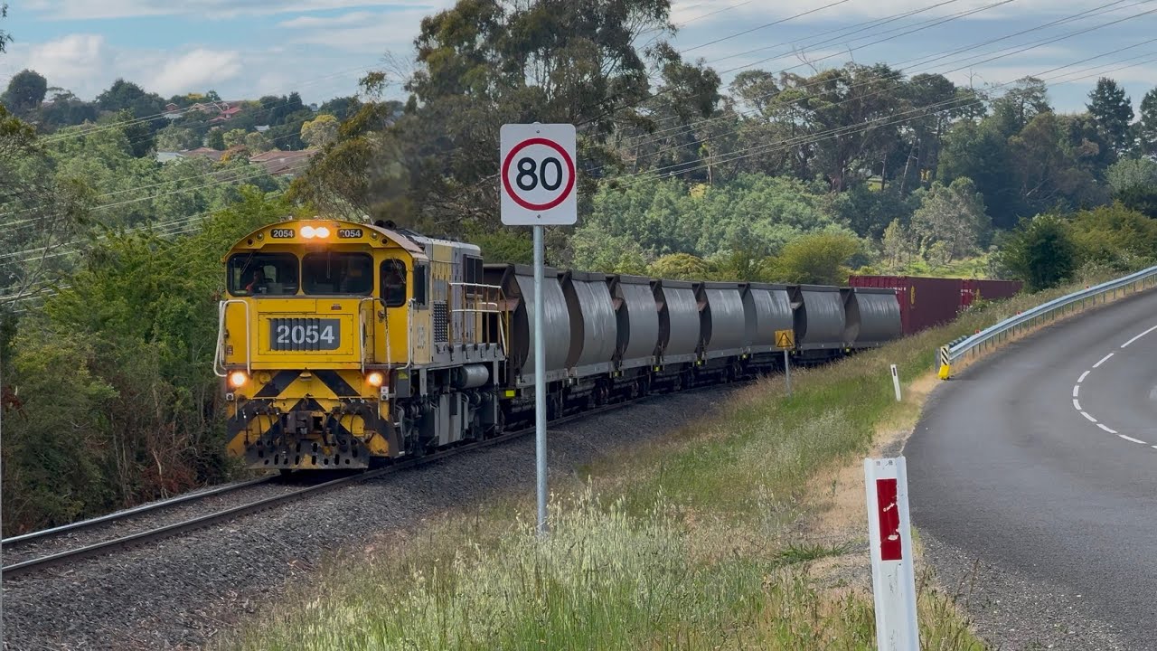 TasRail 2054 #55 train crossing Opossum Road - YouTube