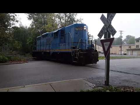 East Penn Railroad Perkiomen Branch GP10 Conrail 7554 Second Street Crossing Beautiful K3LA Horn ...