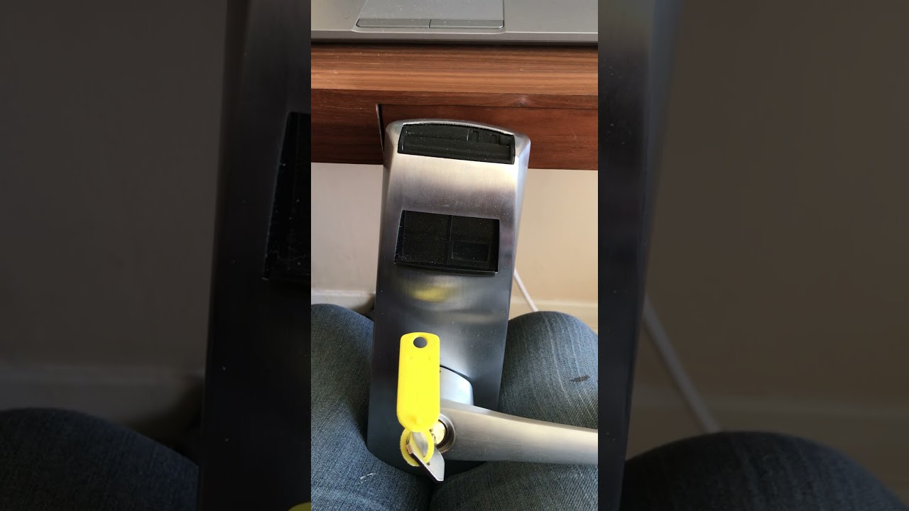 How to connect KABA Ilco 760 Programming Cable - YouTube