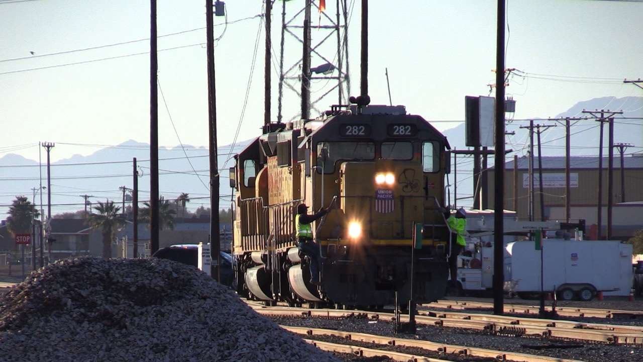 UP 282 at El Centro (25JAN2017) - YouTube