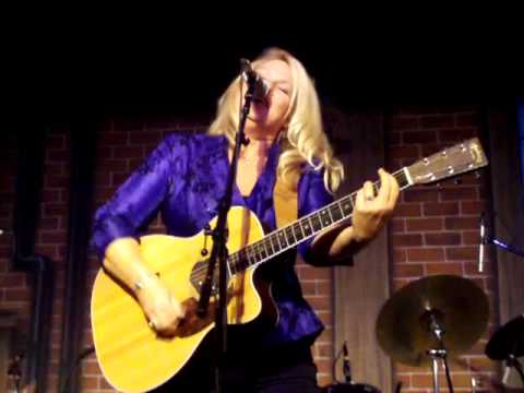 Patty Reese at The Bichmere performing Yellow Moon 10-2010 open for ...