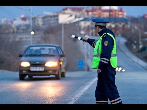 Yol Polisi İlə Pole Çudes Oynayır
