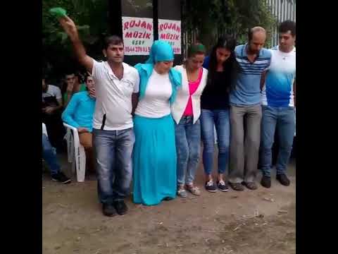 Mavi Etekli Kıza Dikkat Yok Böyle Bisey...