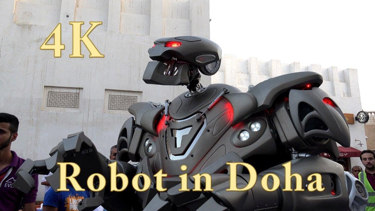 Robot - Titan The Robot in Doha, Katar in 4K Ultra HD (3/6) - YouTube