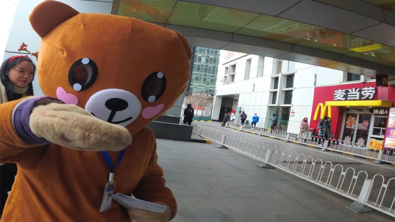 FUNNY CHINESE things during stopover in BEIJING 🇨🇳 - YouTube