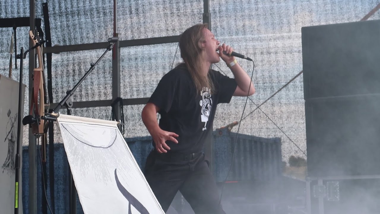Dawn Ray'd (live at Fluff Fest 2022) - YouTube