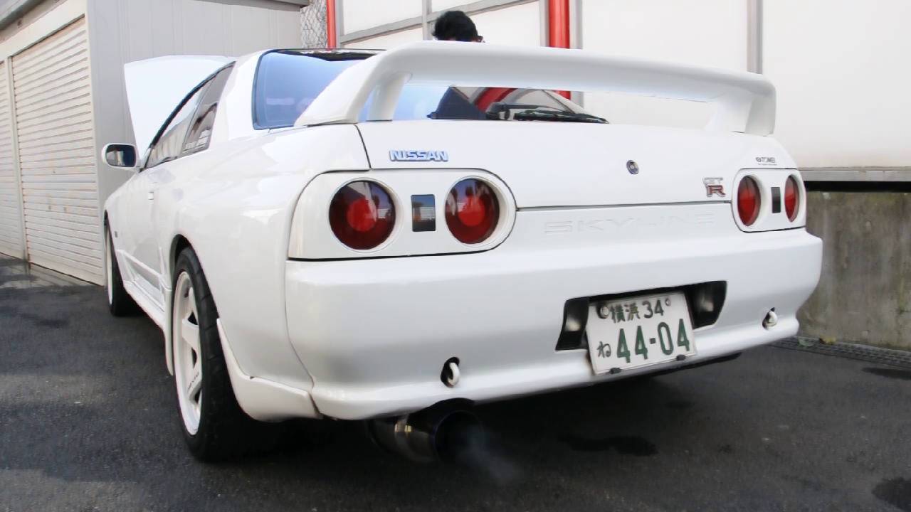 Tomei Powered Nissan R32 GT-R with Expreme Ti Exhaust Revs - YouTube