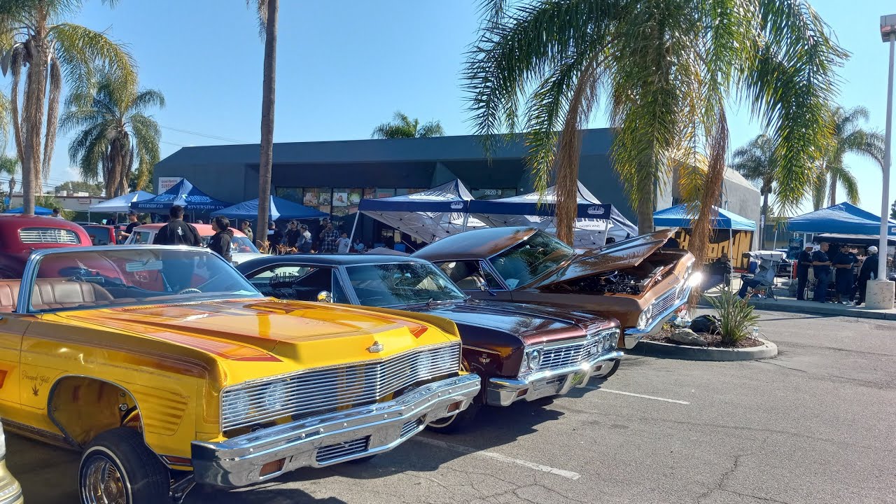Santa Ana Bristol Blvd Lowrider carshow Sunday hop - YouTube
