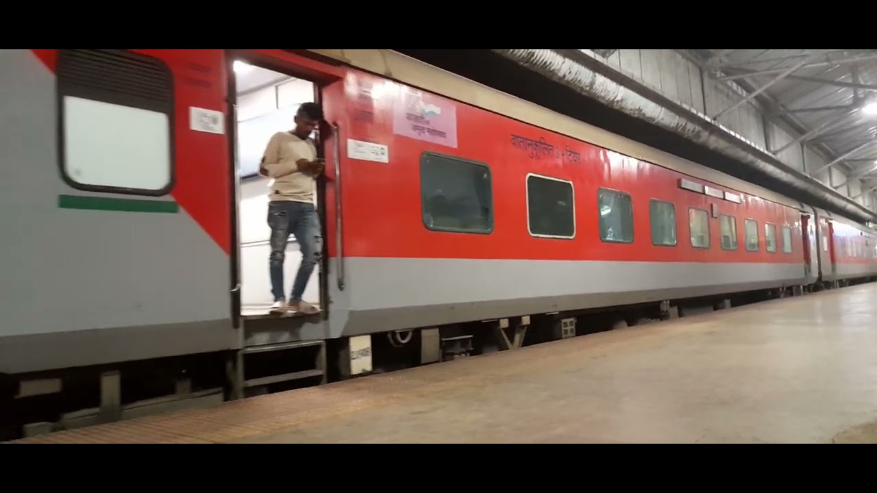 Kasara Railway Station # Pushpak Express arriving at Kasara Railway ...