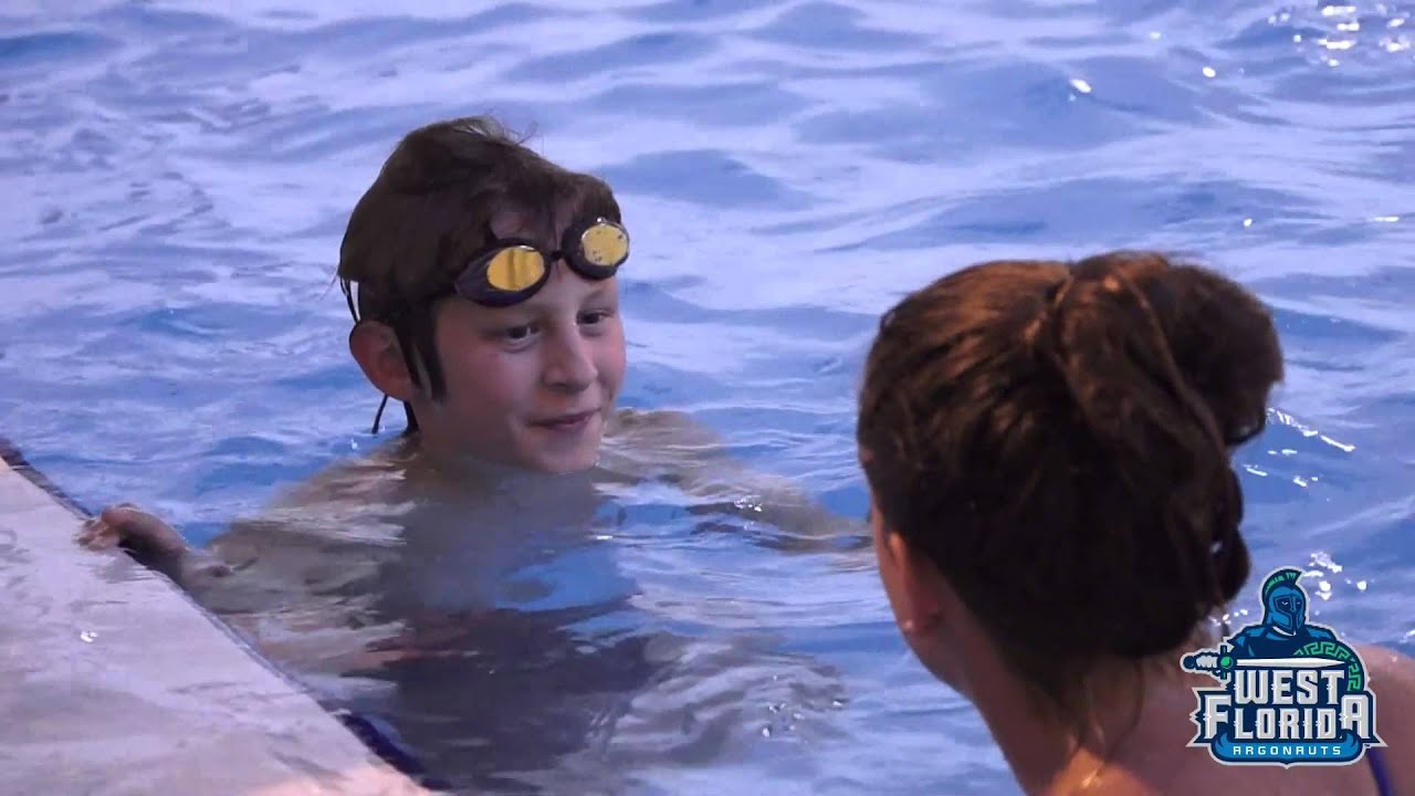 UWF Swimming and Diving Helps Out SEASTARS Aquatics - YouTube