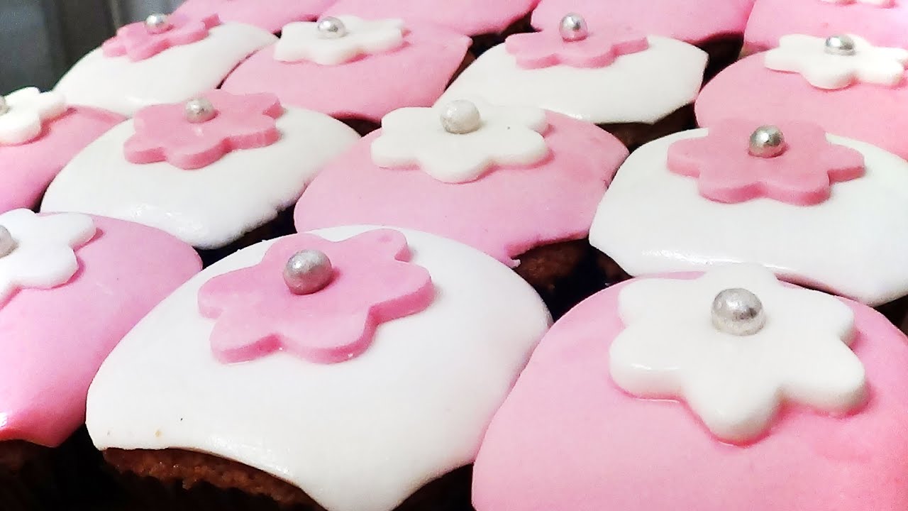 Fondant, como trabajarlo y hacer decoraciones con el fondant - YouTube