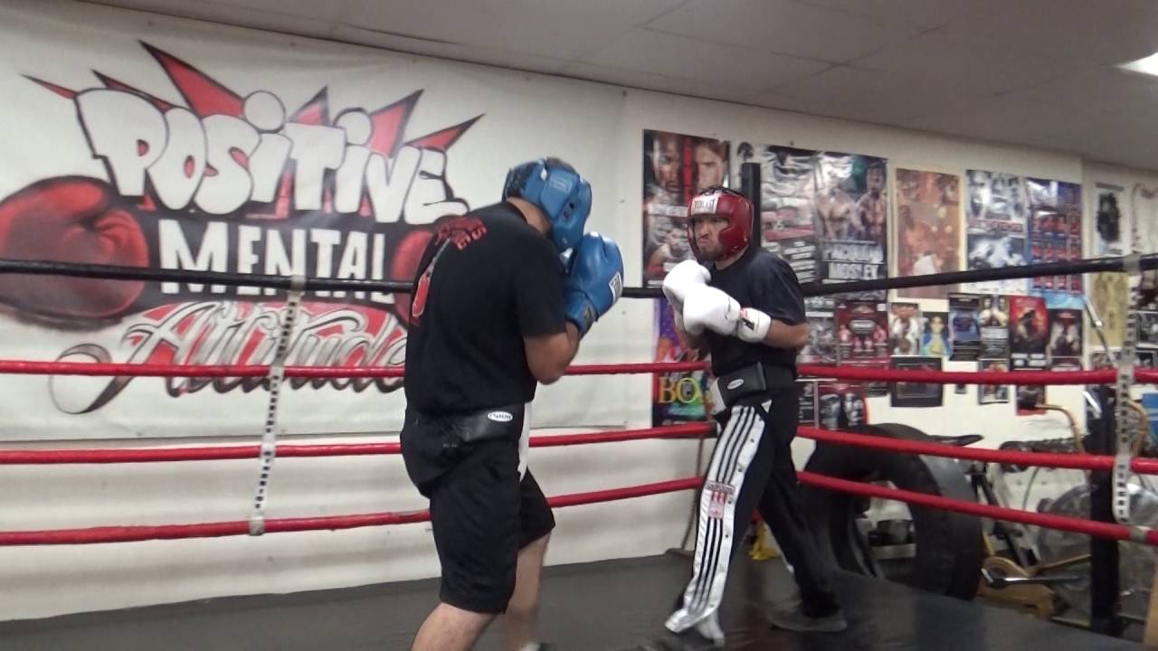 sparring at outlaws EsNews Boxing - YouTube