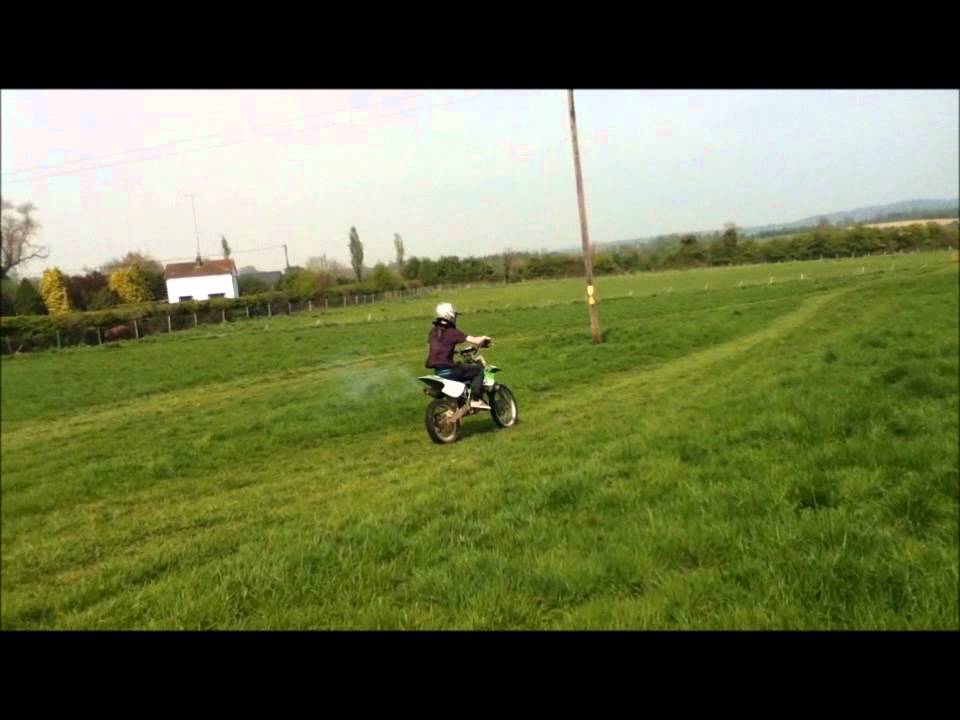 Kawasaki kx 85 wheelie - YouTube