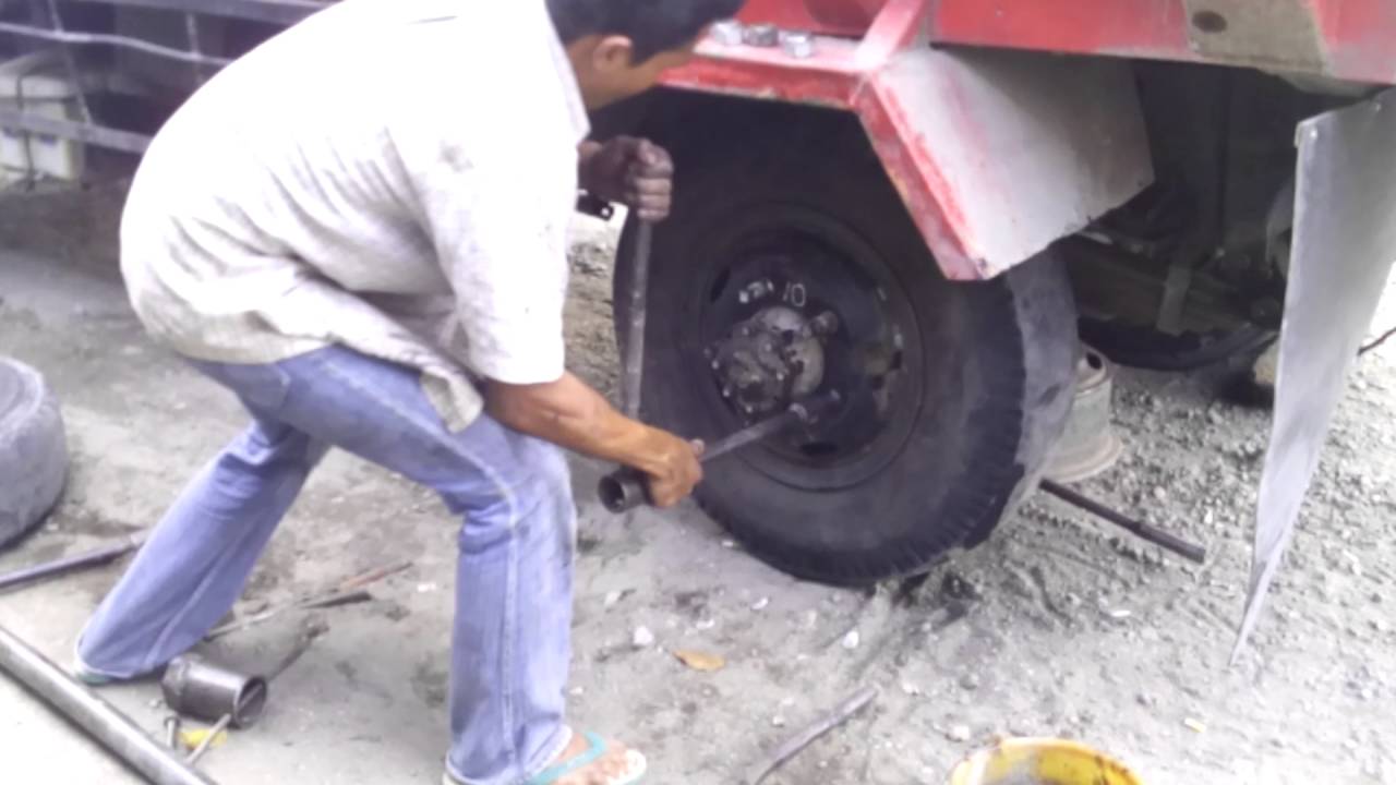 Cara Memasang Roda Doble Pada Truk - YouTube