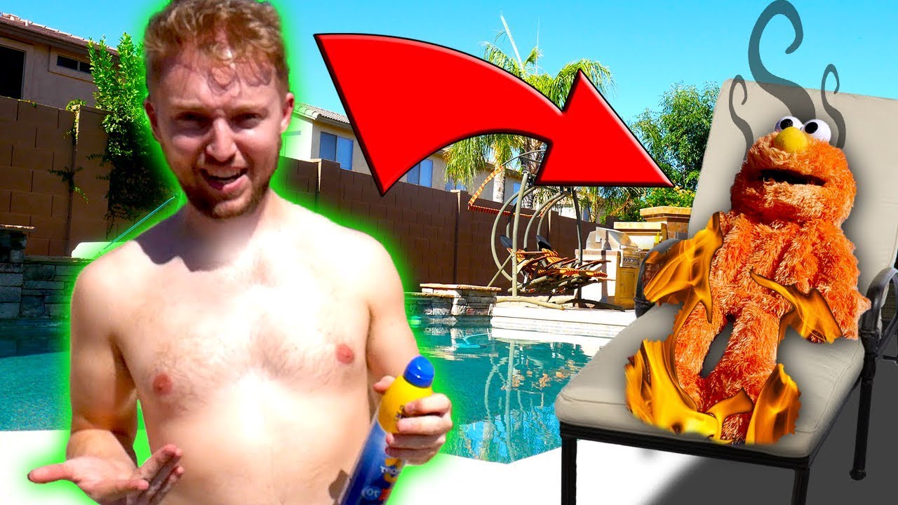 Elmo Learns How To SUN TAN! Ft AreUsuperCereal - YouTube