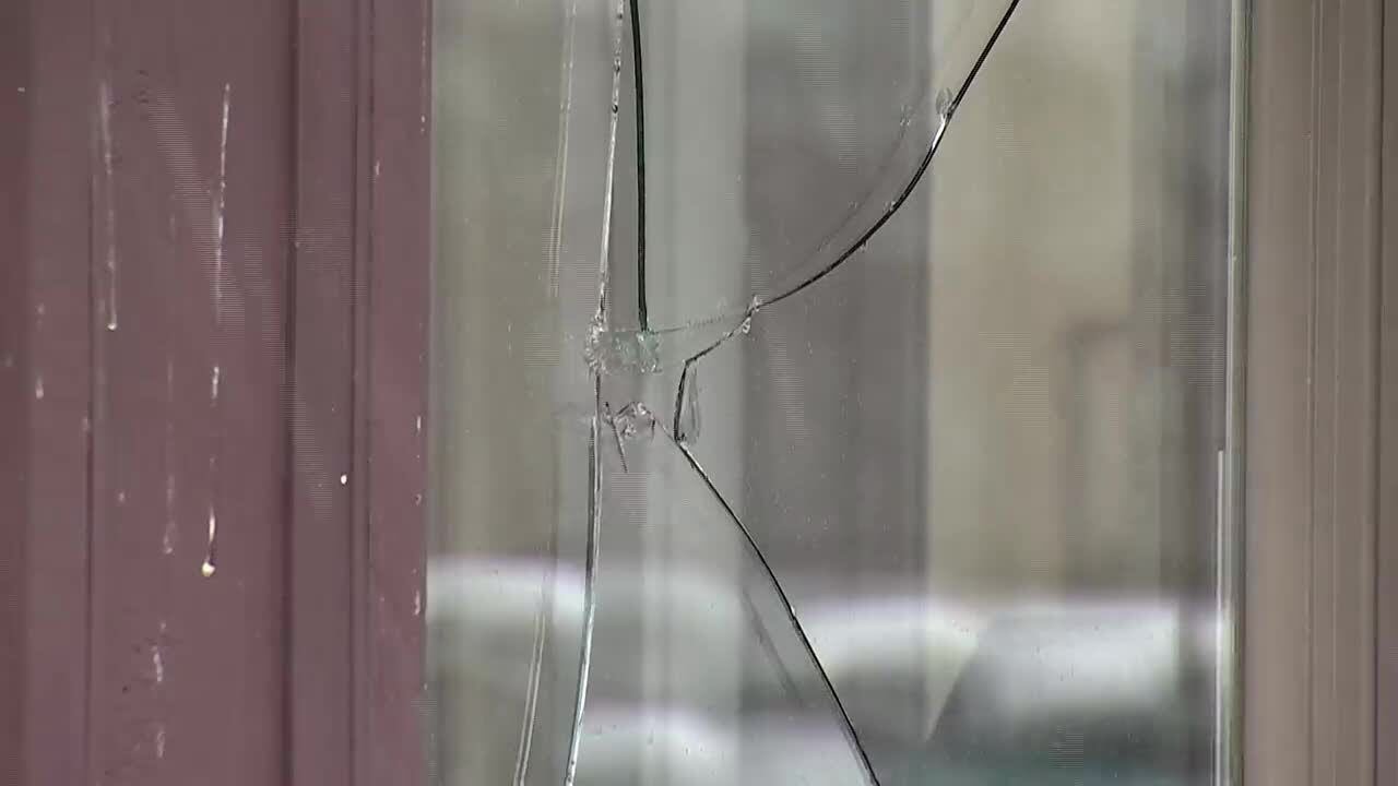 Man smashed shop windows in Manchester - YouTube
