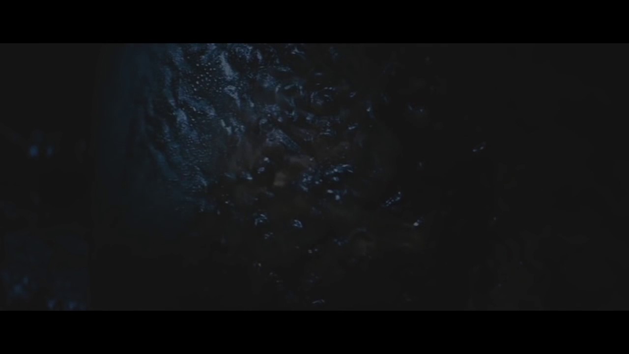 Alien Attacks Kane - YouTube