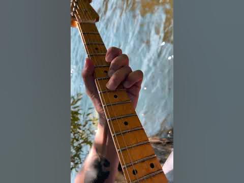 How to Play Wavy Guitar Licks! - YouTube