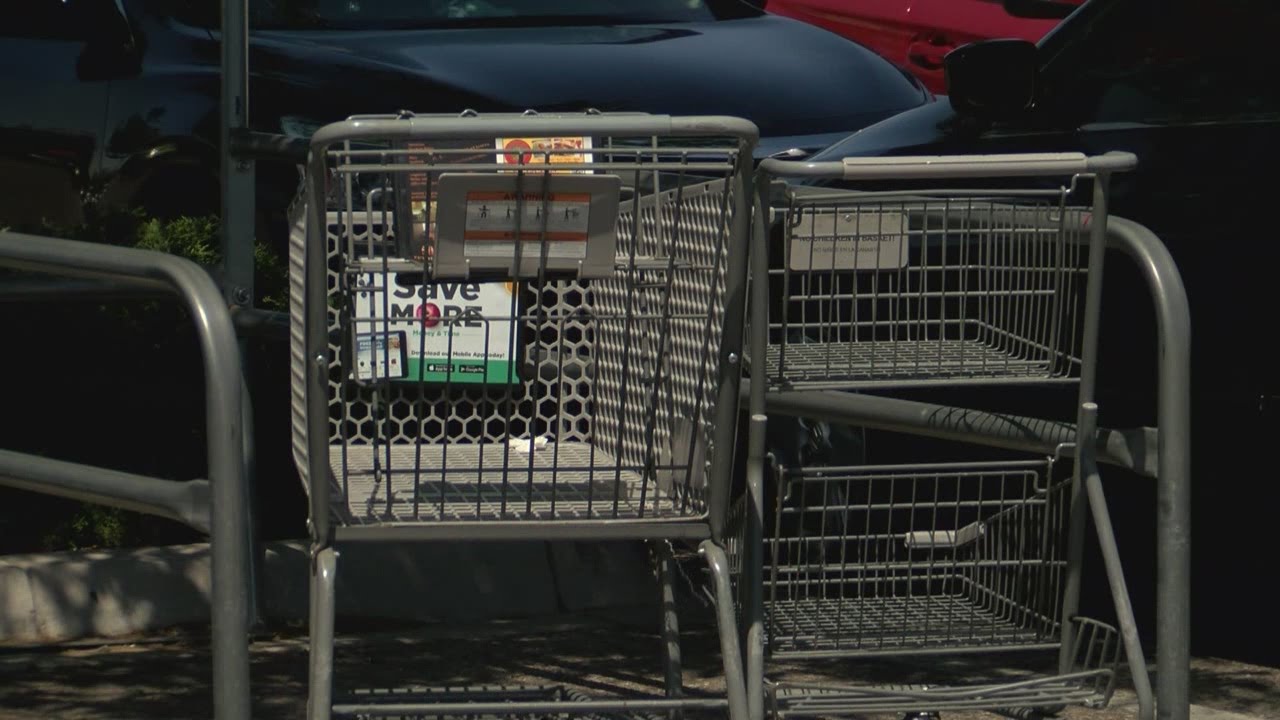 Video shows grocery store thief stealing Albuquerque woman's purse ...