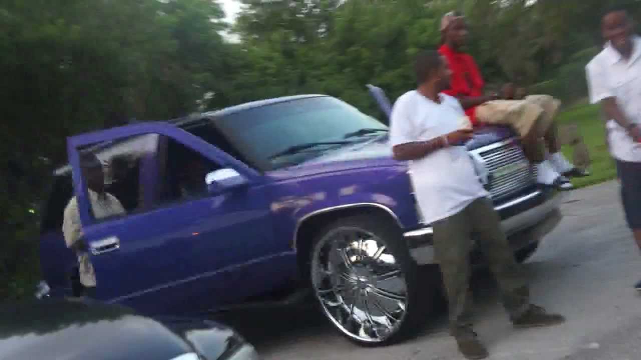 CHEVY TAHOE ON 28" RIMS!! - YouTube