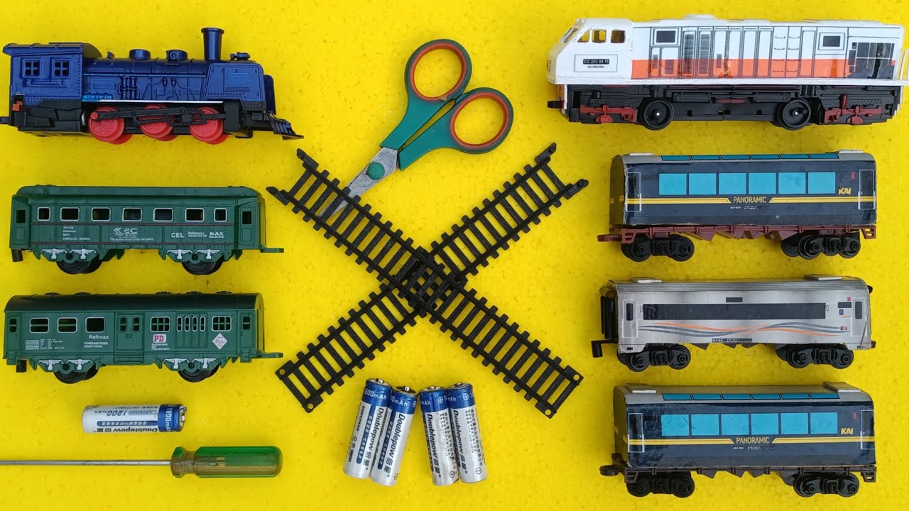 Merakit 2 lokomotif kereta api cc 203 double mesin dan kereta api uap ...