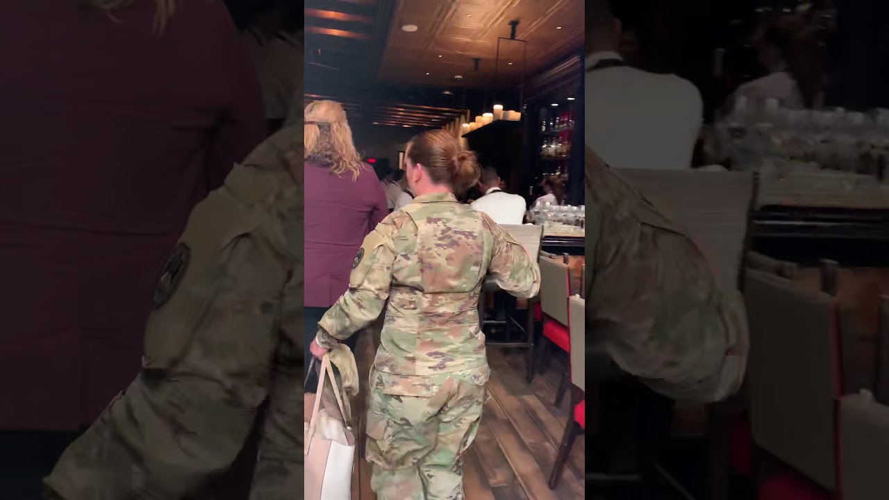 Soldier comes home from 9 month deployment and surprises mom. - YouTube