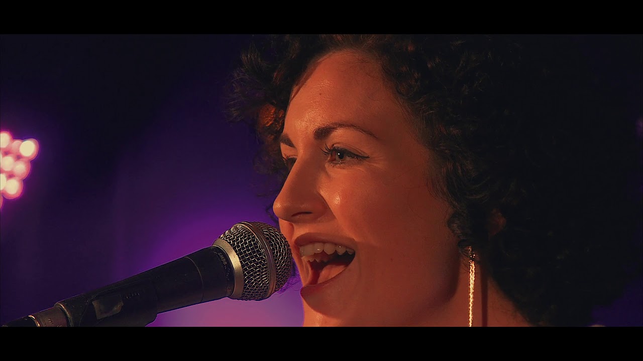 Anna Mitchell 'It Pours' live in Music Star, Norderstedt Germany - YouTube