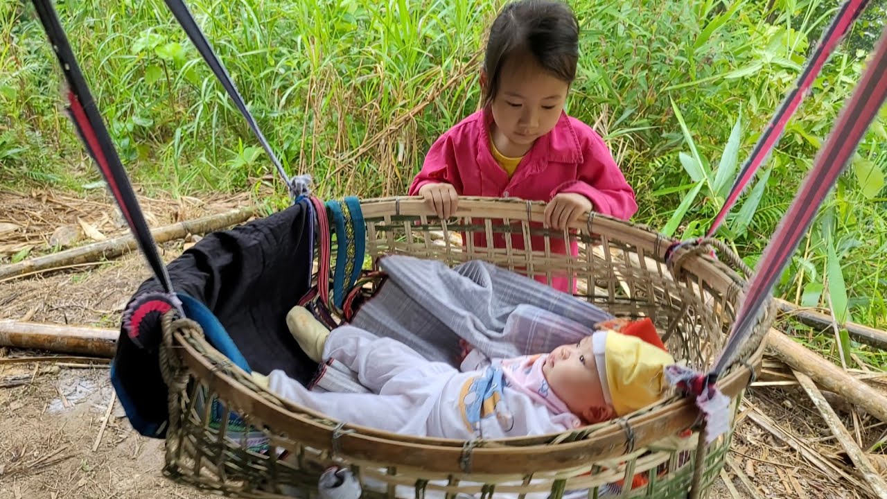 Use bamboo to make a bed and weave a cradle for the baby | Lý Bích Trâm ...
