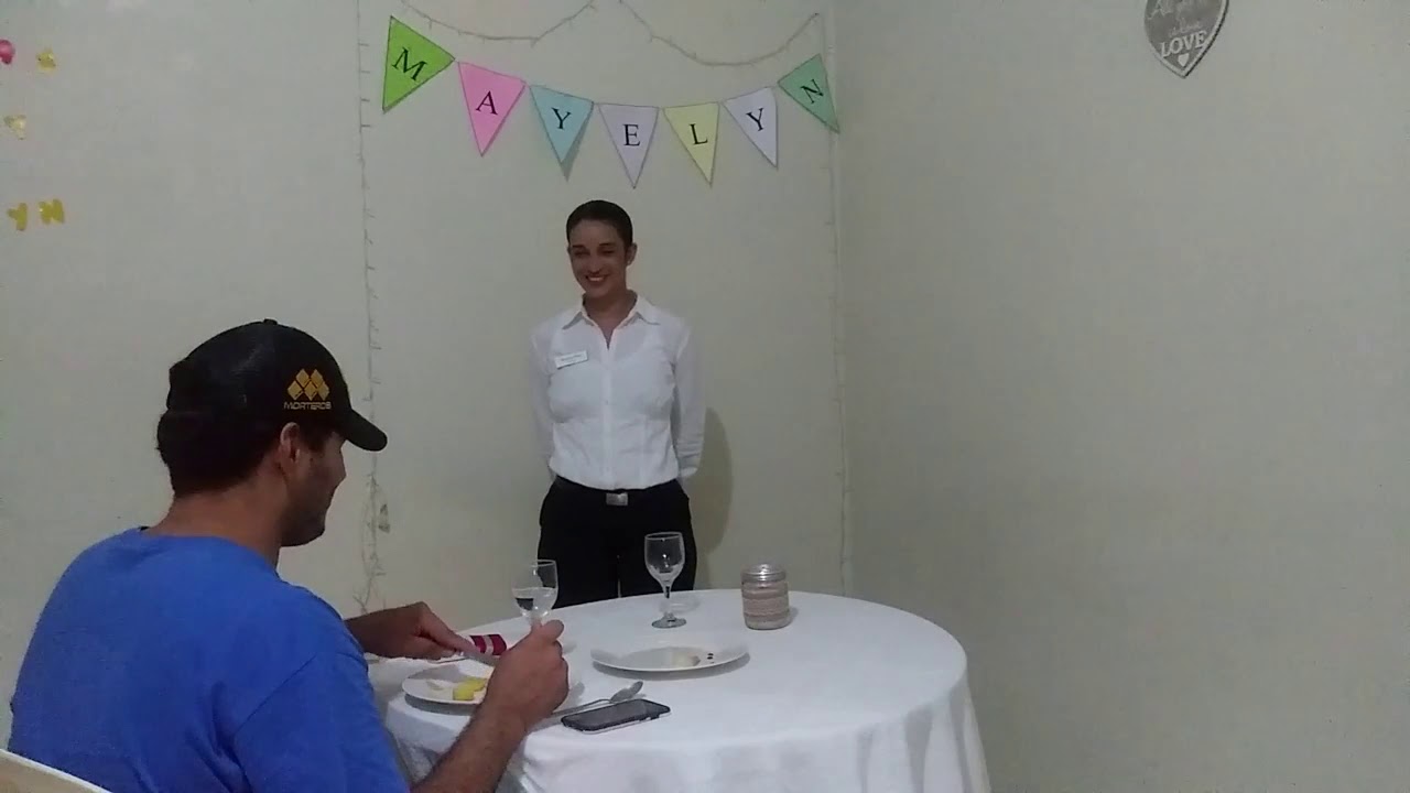 HOW TO BE A GOOD WAITER OR WAITRESS - YouTube