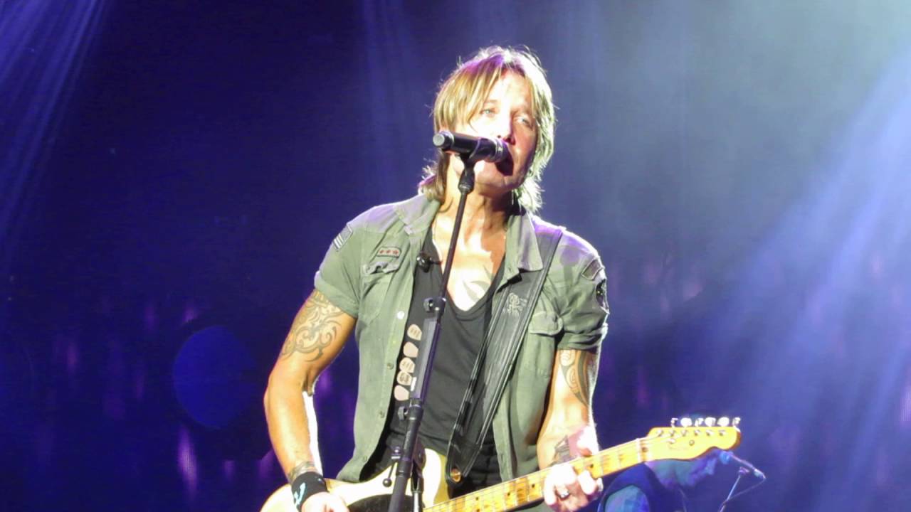 Keith Urban - Blue Ain't Your Color Live - YouTube