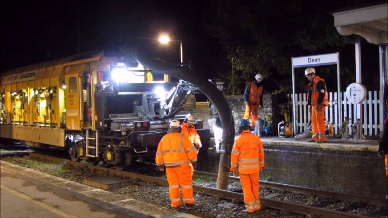 Railvac in action at Dean station 05/10/2014 - YouTube