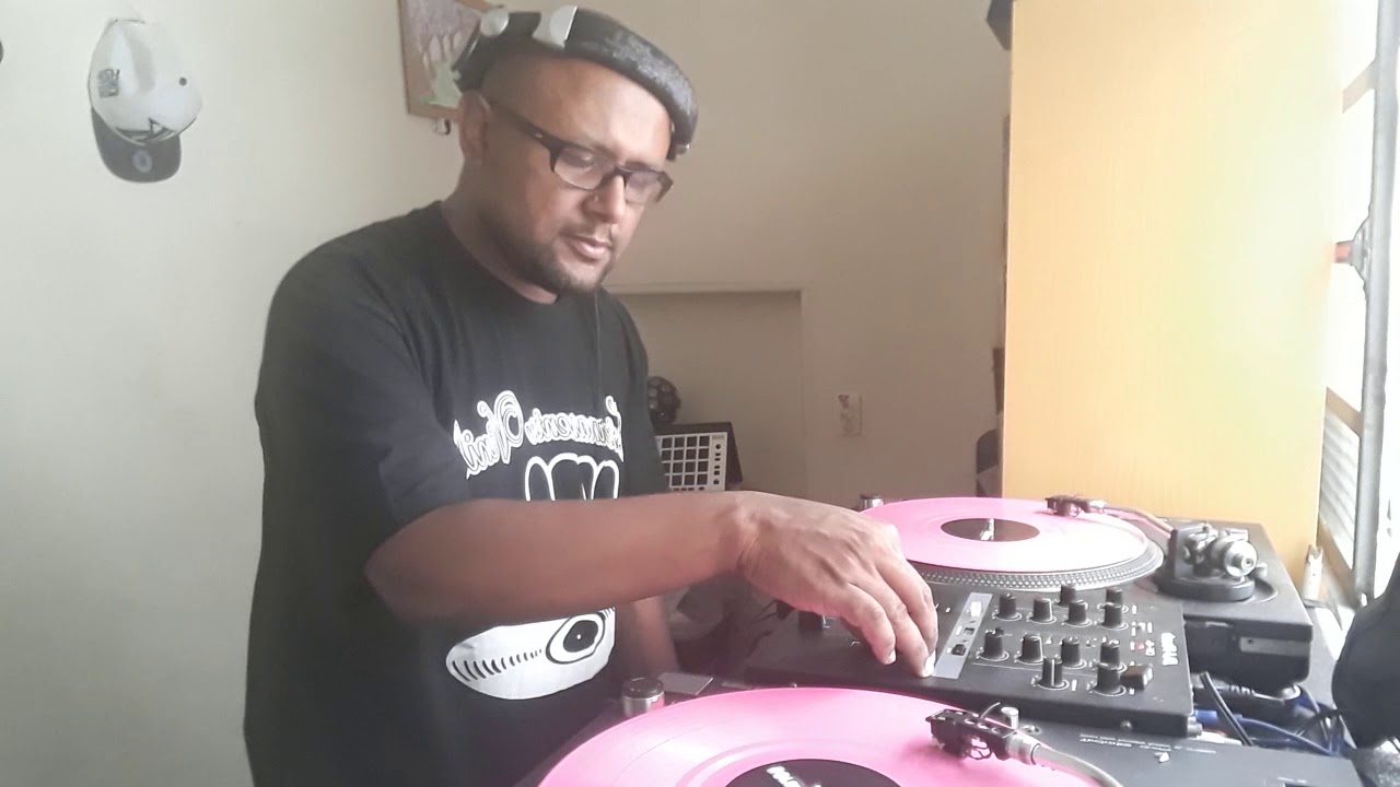 Sample Super Beagle - Dust a Sound boy / Kanye West - Mercy - YouTube