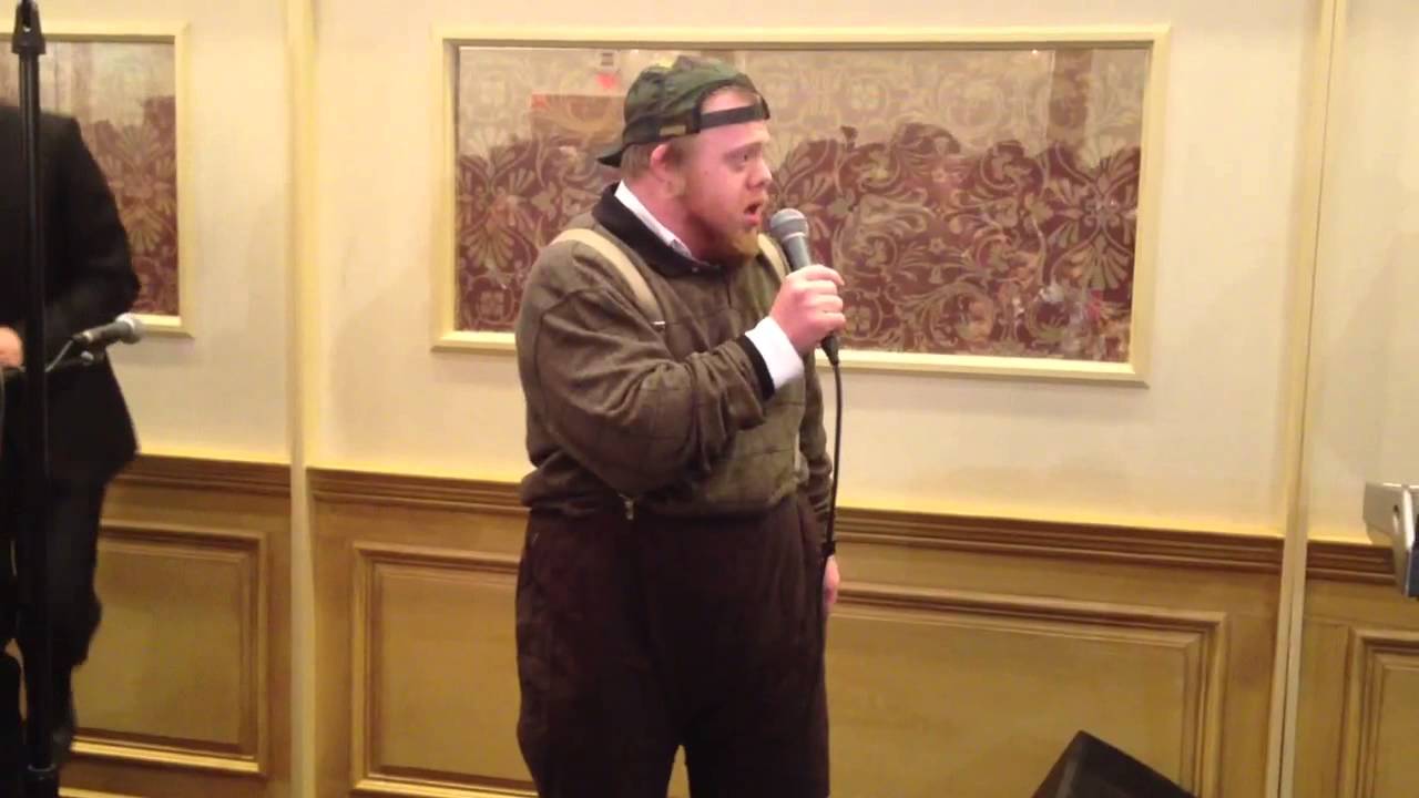 Rafi the king's most craziest intro performance - YouTube