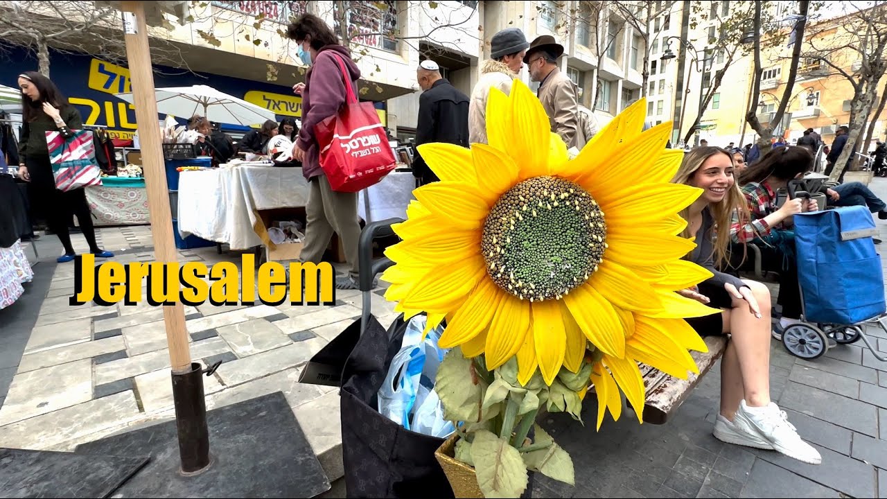 Walk from Davidka Square to the Great Synagogue in Jerusalem. Nice day ...