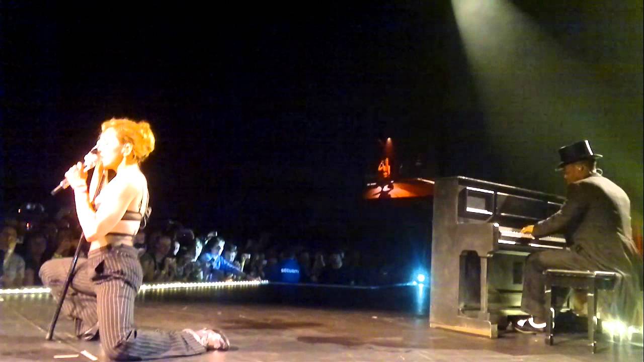 Madonna - Like a virgin live Saint Petersburg 08 09 2012 MDNA tour ...