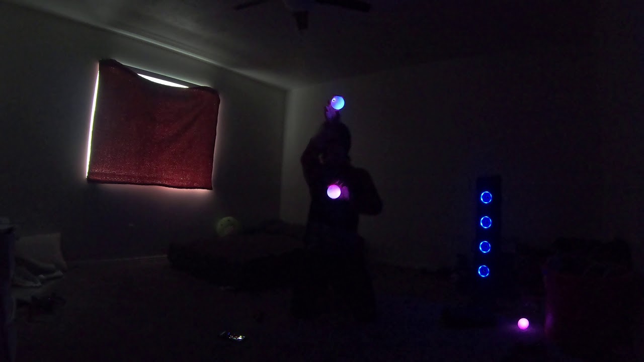 Crazy juggling light show(SATISFYING) - YouTube