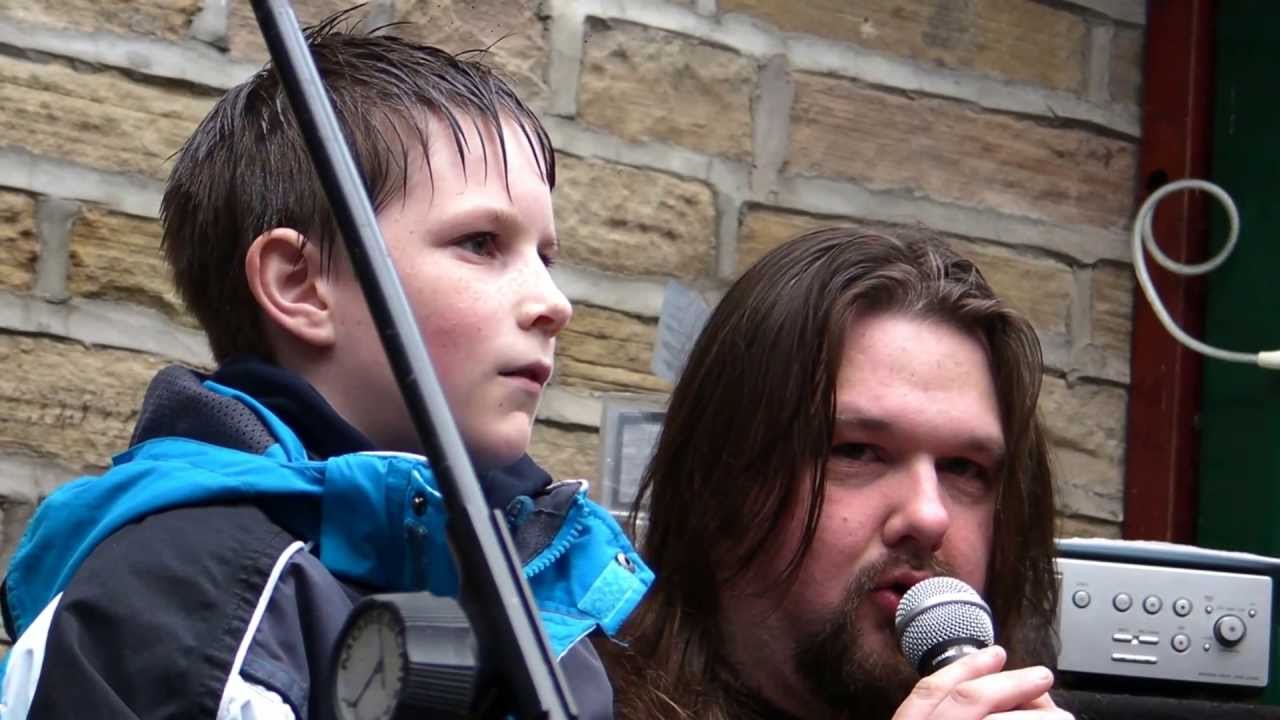 Holmfirth Festival Of Folk Sun 12 May 13 39) Robert & Zak Knight ...