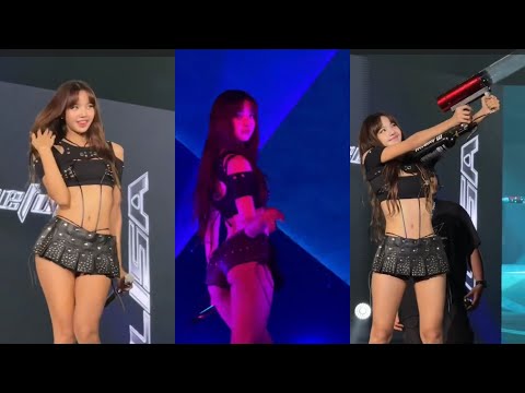 LISA BLACKPINK 카트워크와 무대에서 팬들과의 소통 #fancam #lisa #shorts | ROF