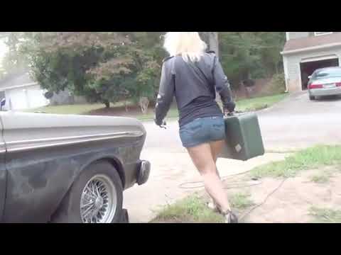 Mom in Mini skirt revving