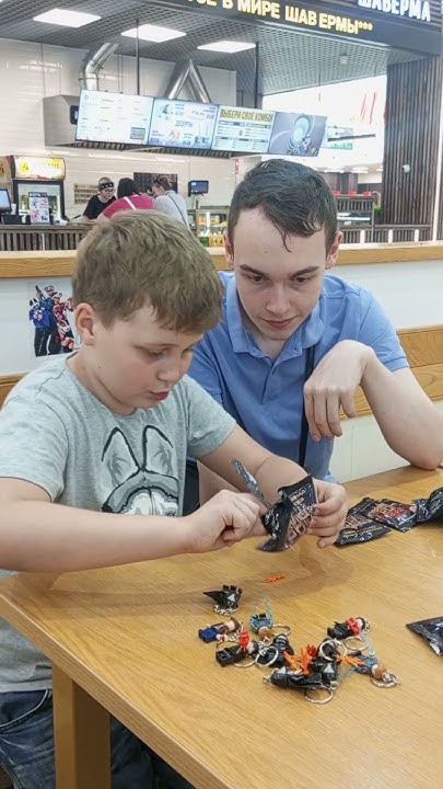 Ищем игрушки Майор Гром из Бургер Кинг #bogdanlife #майоргром # ...