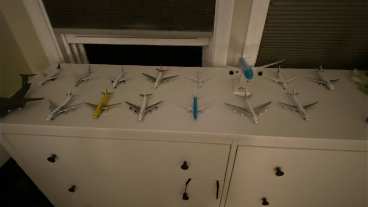Full model airplane collection tour for 100 subscribers!! - YouTube