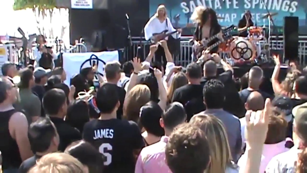 Sean Colligan THE SONG REMAINS THE SAME/ RAIN SONG LIVE - YouTube