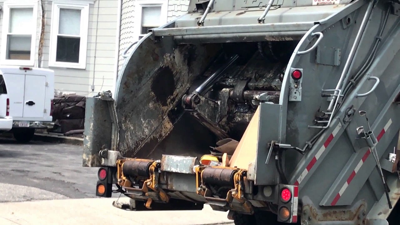 EZ Disposal & Recycling R-201 ~ Mack LE Leach 2RII Packmaster Rear ...