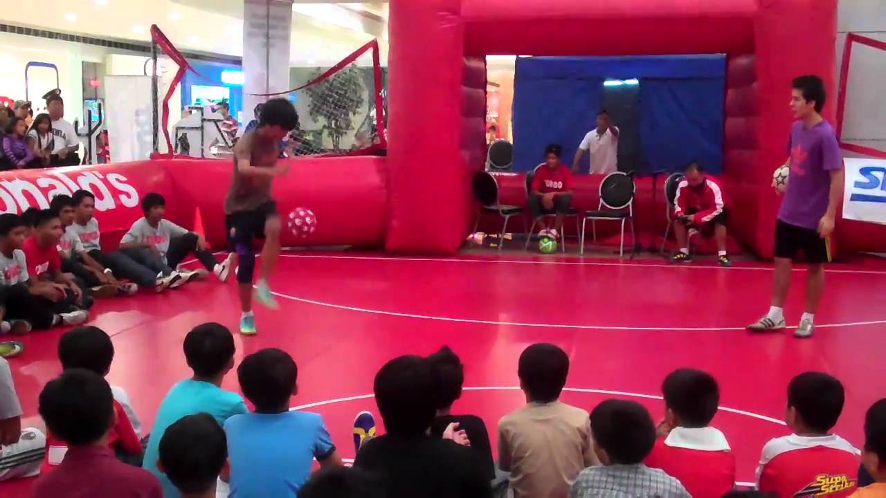 McDonald's Soccer Mania 2011 Freestyle - Philip Warren Gertsson and ...