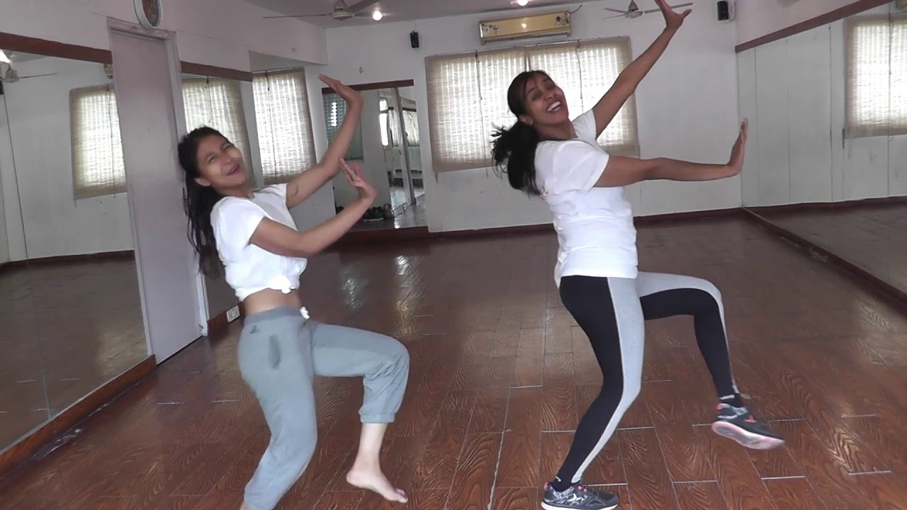 Hauli Hauli Dance | de de pyar de | choreography by dancend - YouTube