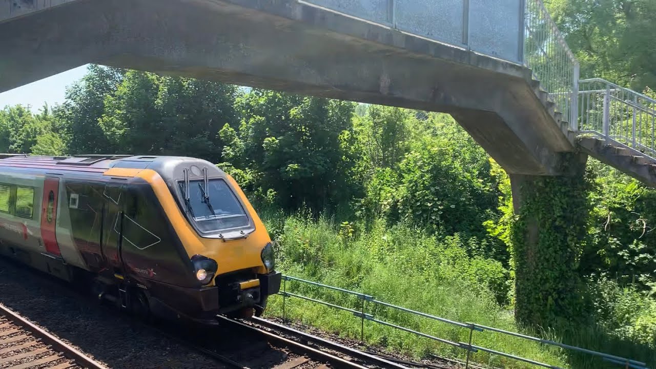 Class 220 Voyager | 220004 | Cross Country - YouTube